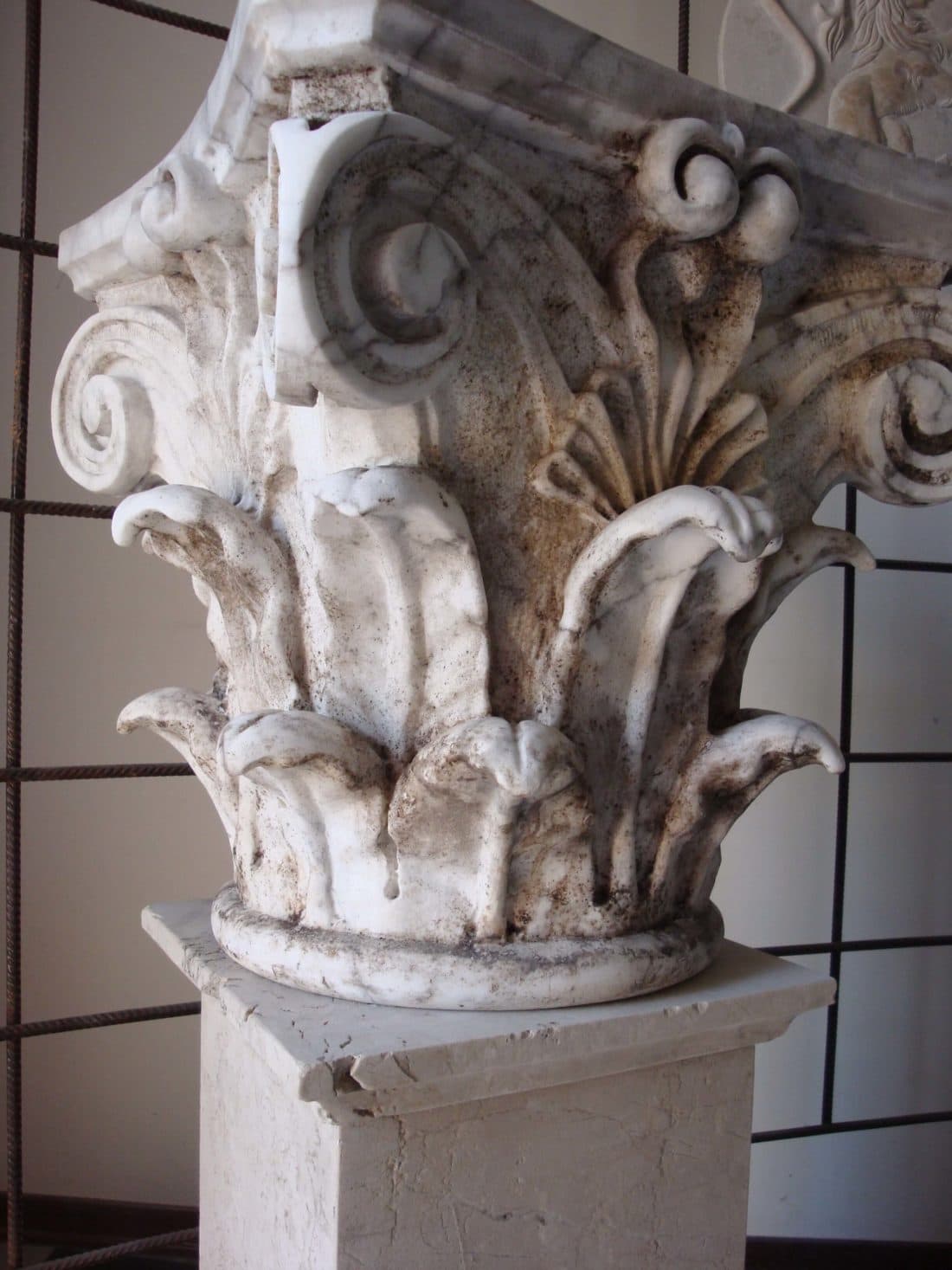 Capitello composito in Bianco Carrara anticato | Arte2000