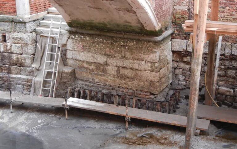 The Istrian stone marks the history and beauty of Venice